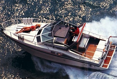 Rio 830 Cabin. Articulos de barcos a motor