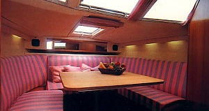 Rio 830 Cabin. Articulos de barcos a motor